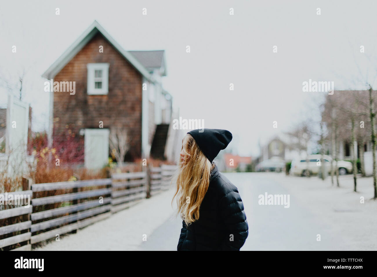 Girl cold on street hi-res stock photography and images - Alamy
