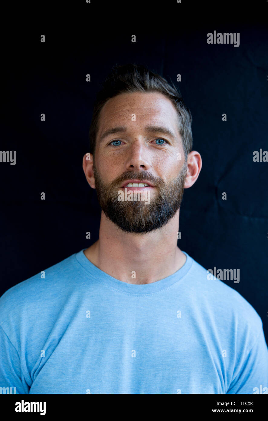 Smiling eyes close up man hi-res stock photography and images - Alamy