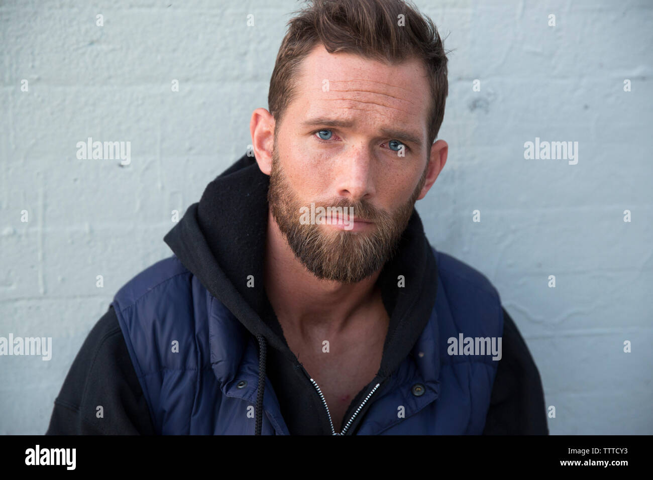 Portrait serious staring hi-res stock photography and images - Alamy