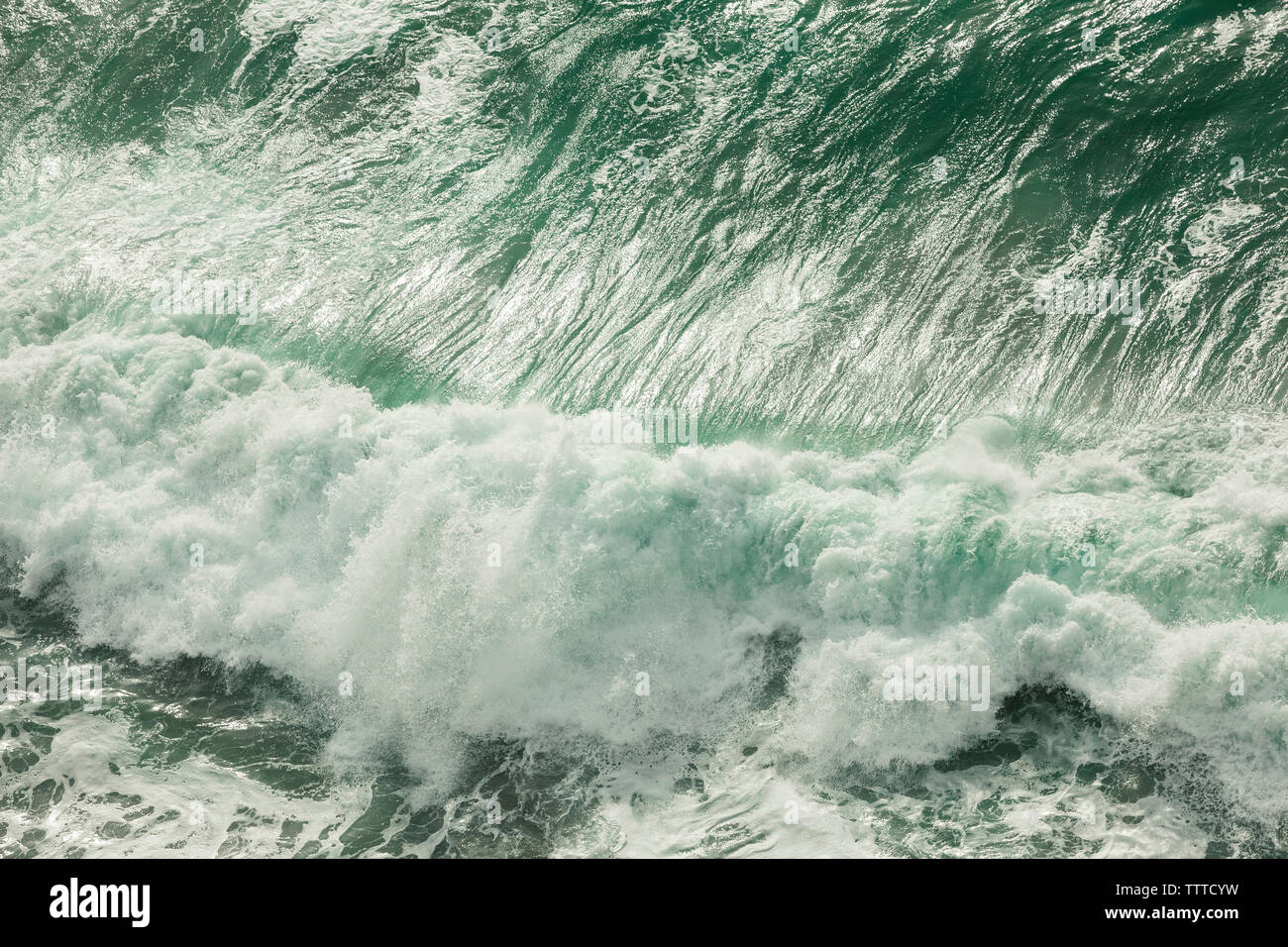 High water waves splashing hi-res stock photography and images - Alamy