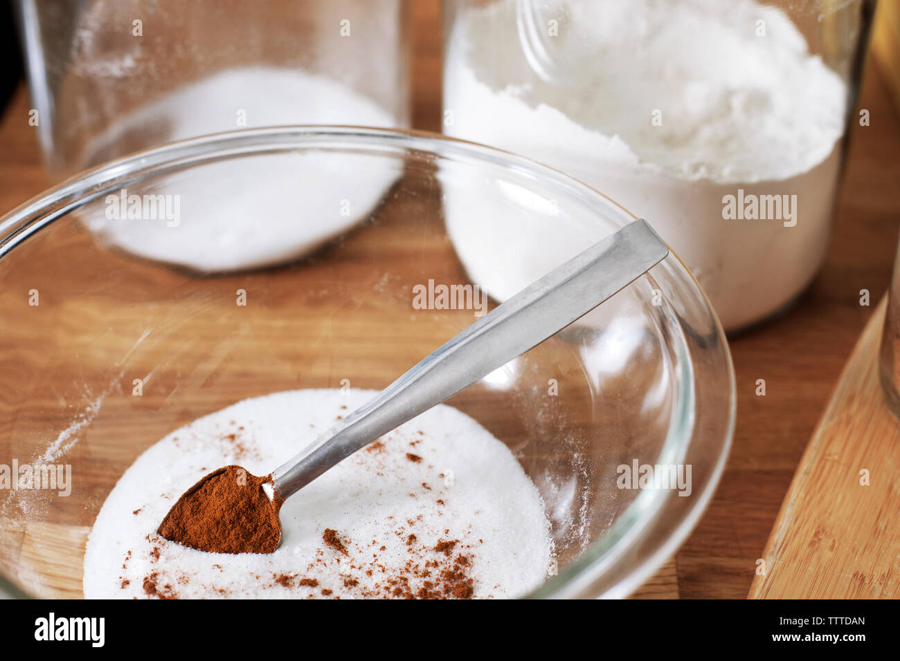 Powder flour hi-res stock photography and images - Alamy