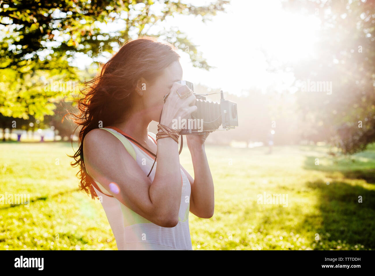 Back view woman photographing hi-res stock photography and images - Alamy