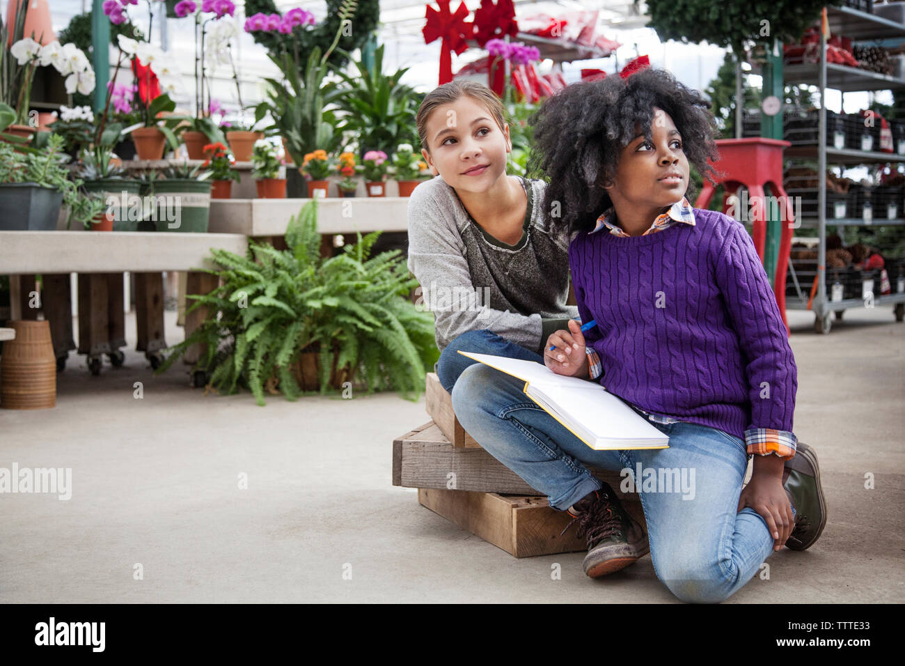 Children studying plants hi-res stock photography and images - Alamy