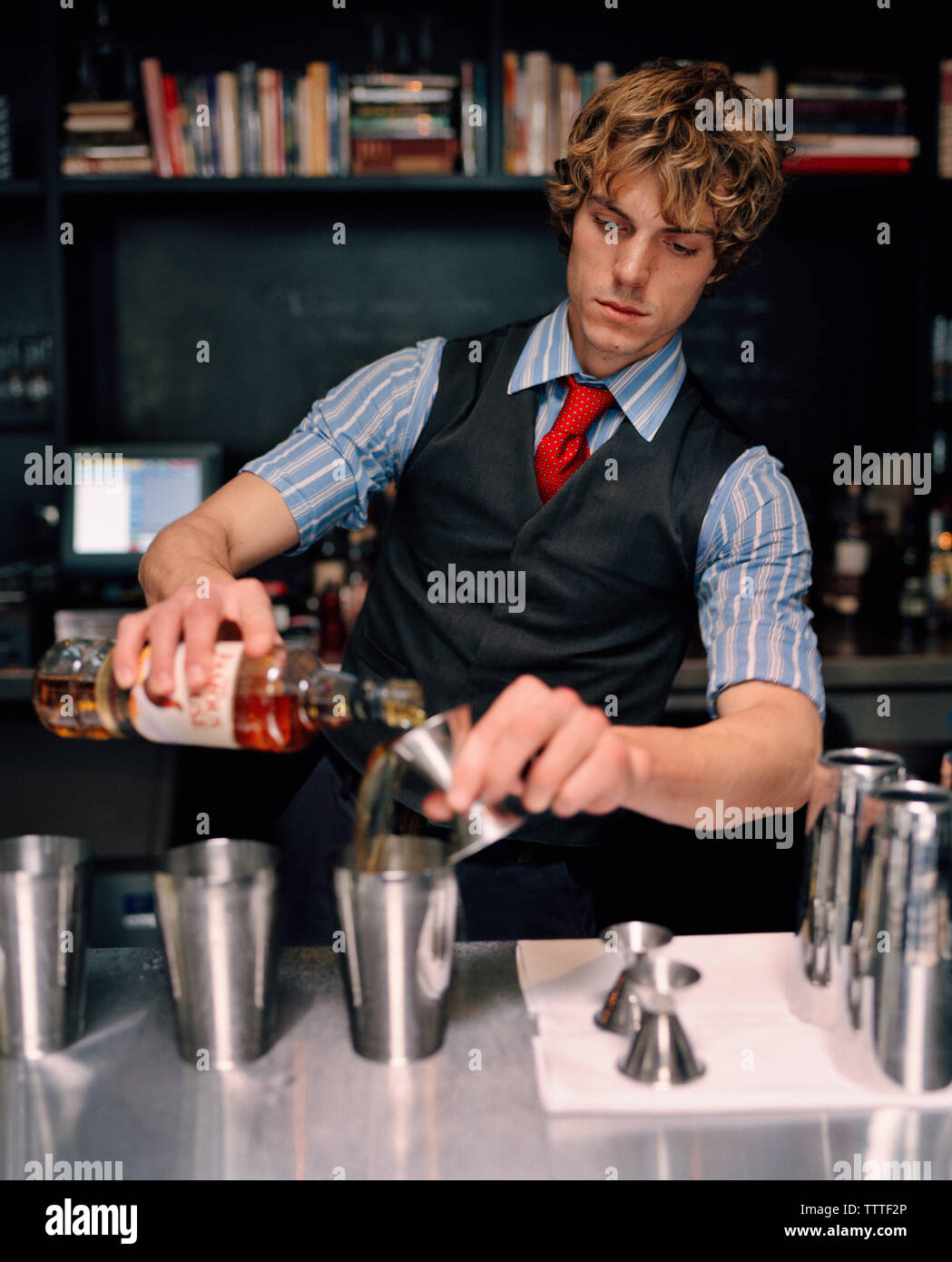 Bartender measuring hi-res stock photography and images - Alamy