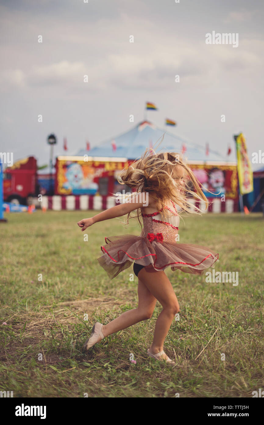 Circus girl hi-res stock photography and images - Alamy