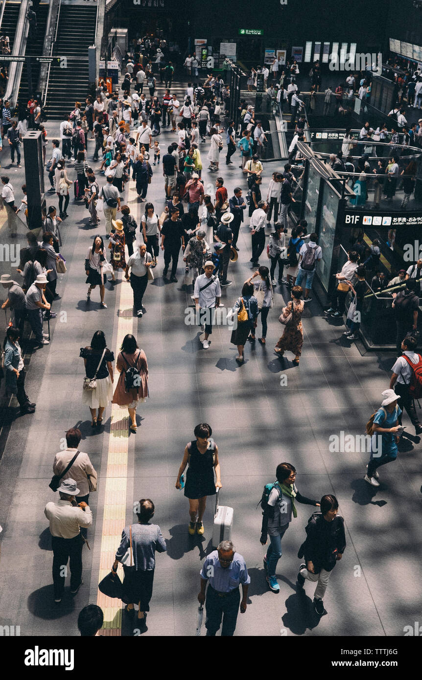 Crowded activity hi-res stock photography and images - Alamy
