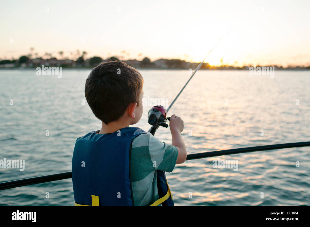Boy at the sea hi-res stock photography and images - Alamy