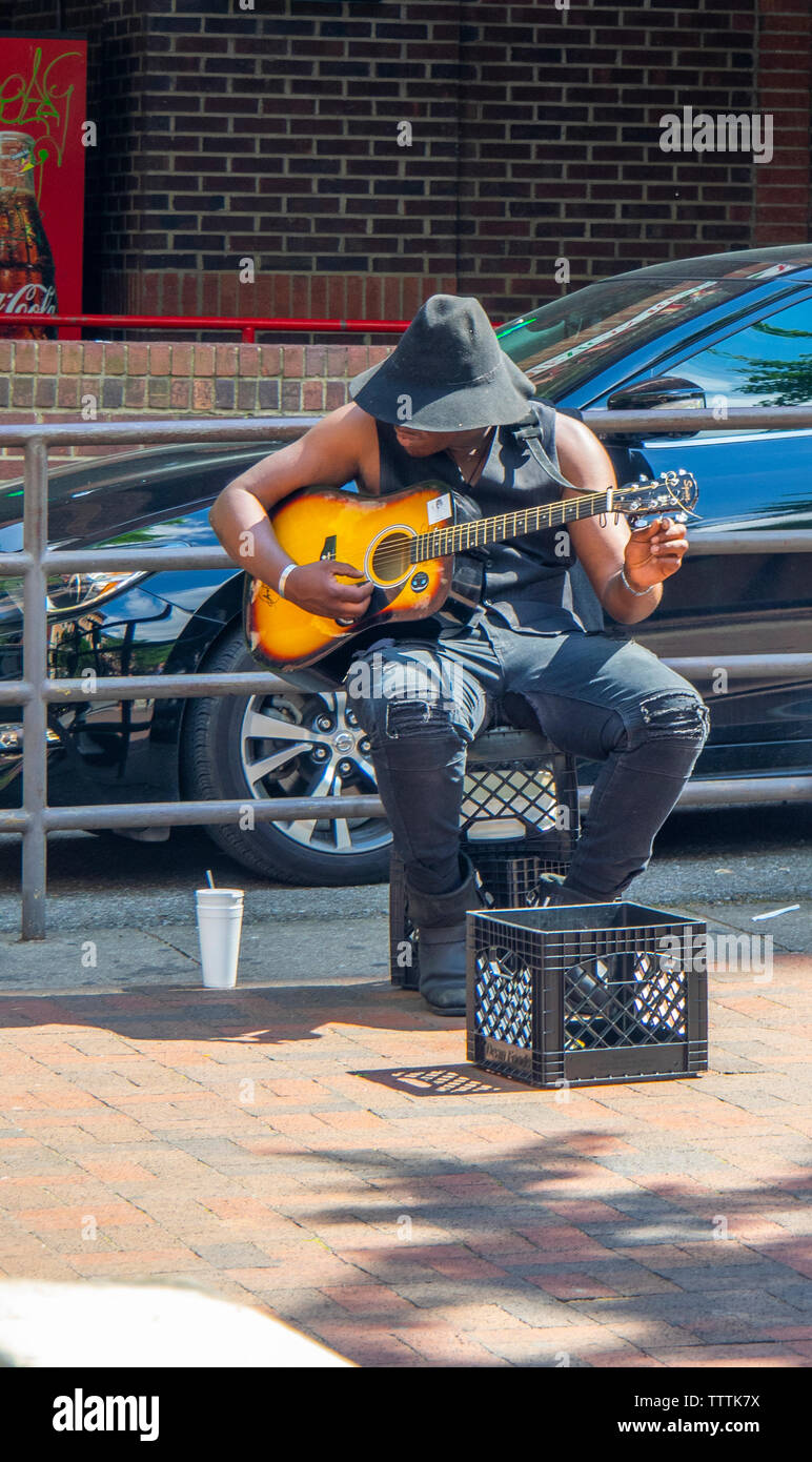 African american guitar player hi-res stock photography and images - Alamy