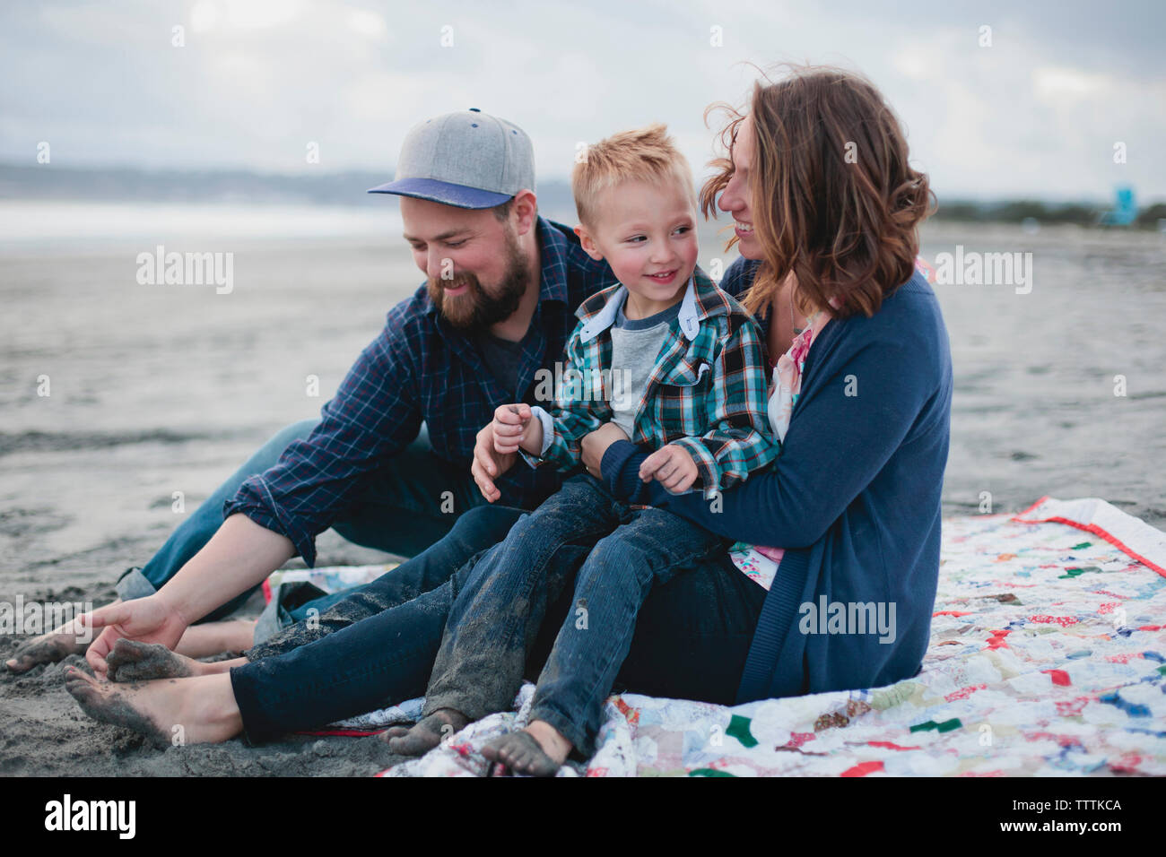 Family sitting at the beach hi-res stock photography and images - Alamy
