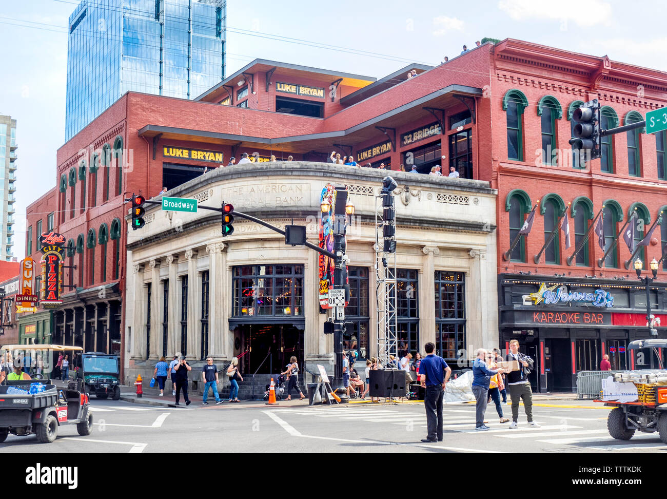 Luke Bryans 32 Bridge restaurant and concert venue on Broadway during ...