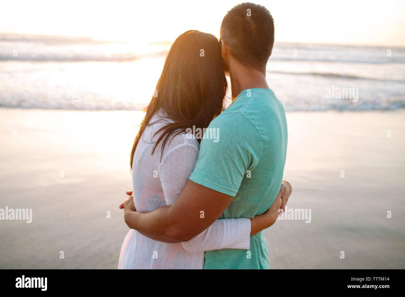 Old indian couple embracing hi-res stock photography and images - Alamy