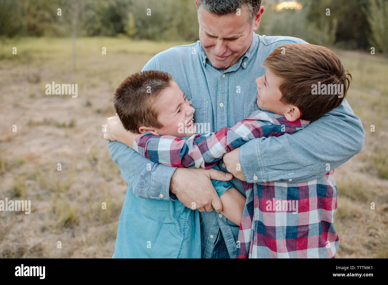 Father embracing child hi-res stock photography and images - Alamy
