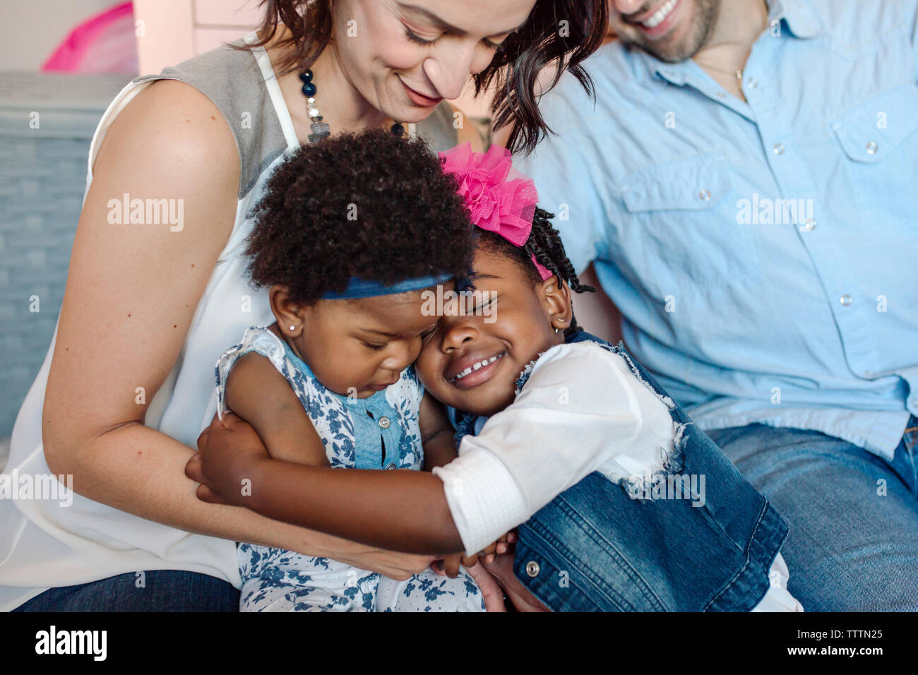 Man four daughters happy hi-res stock photography and images - Alamy