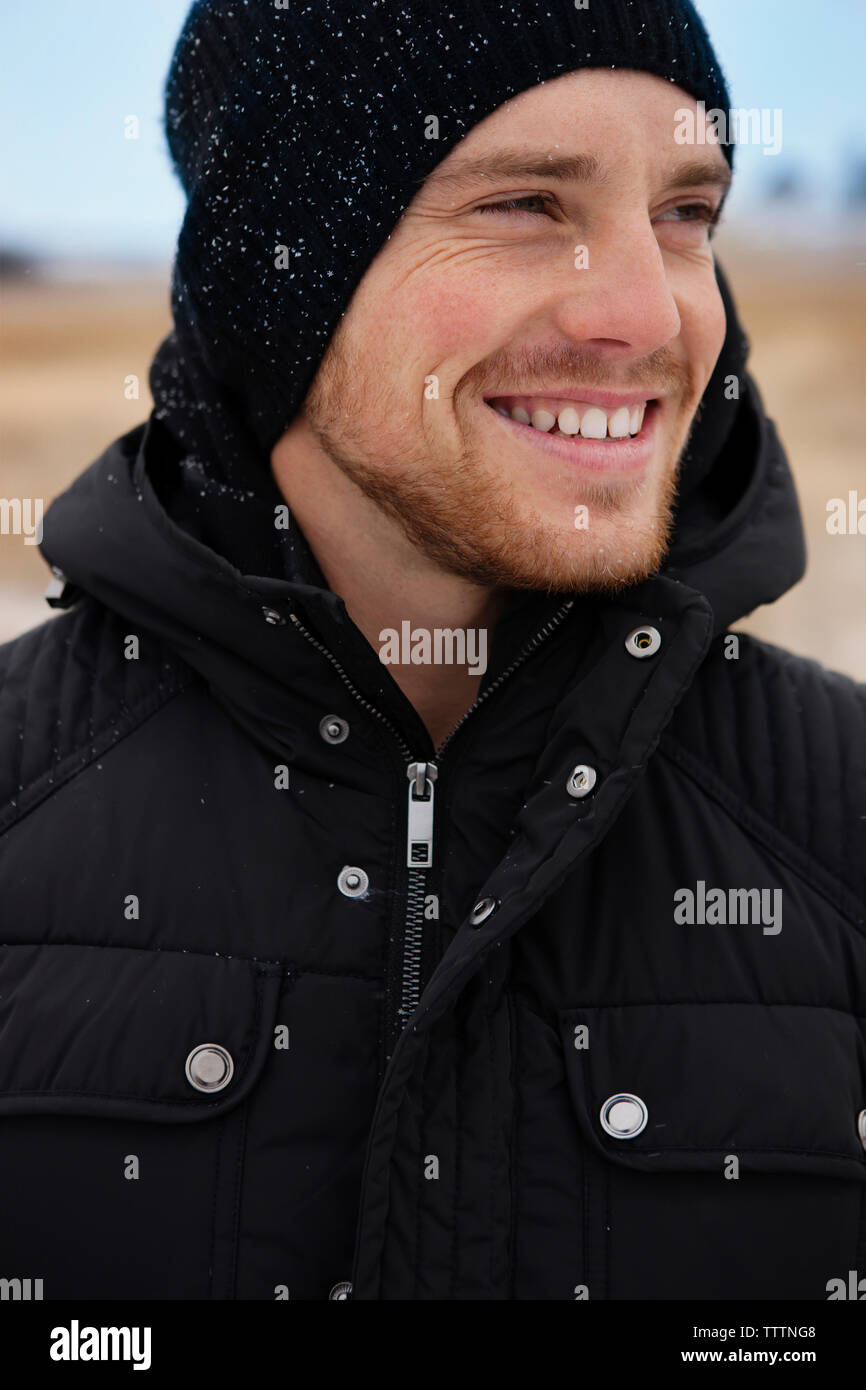 Smiling looking away hi-res stock photography and images - Alamy