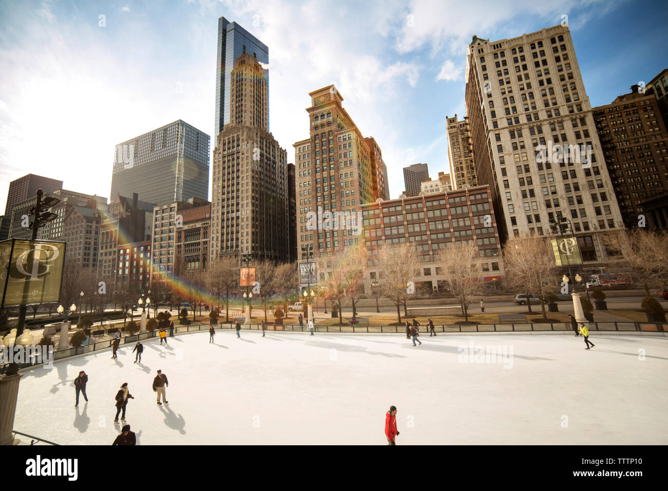 Chicago illinois usa ice skating hi-res stock photography and images ...