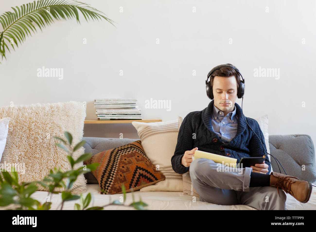 Working to music hi-res stock photography and images - Alamy