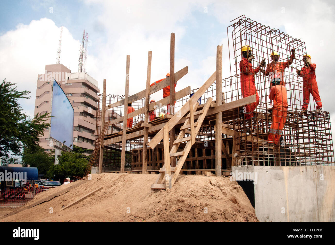 Construction workers working site hi-res stock photography and images ...