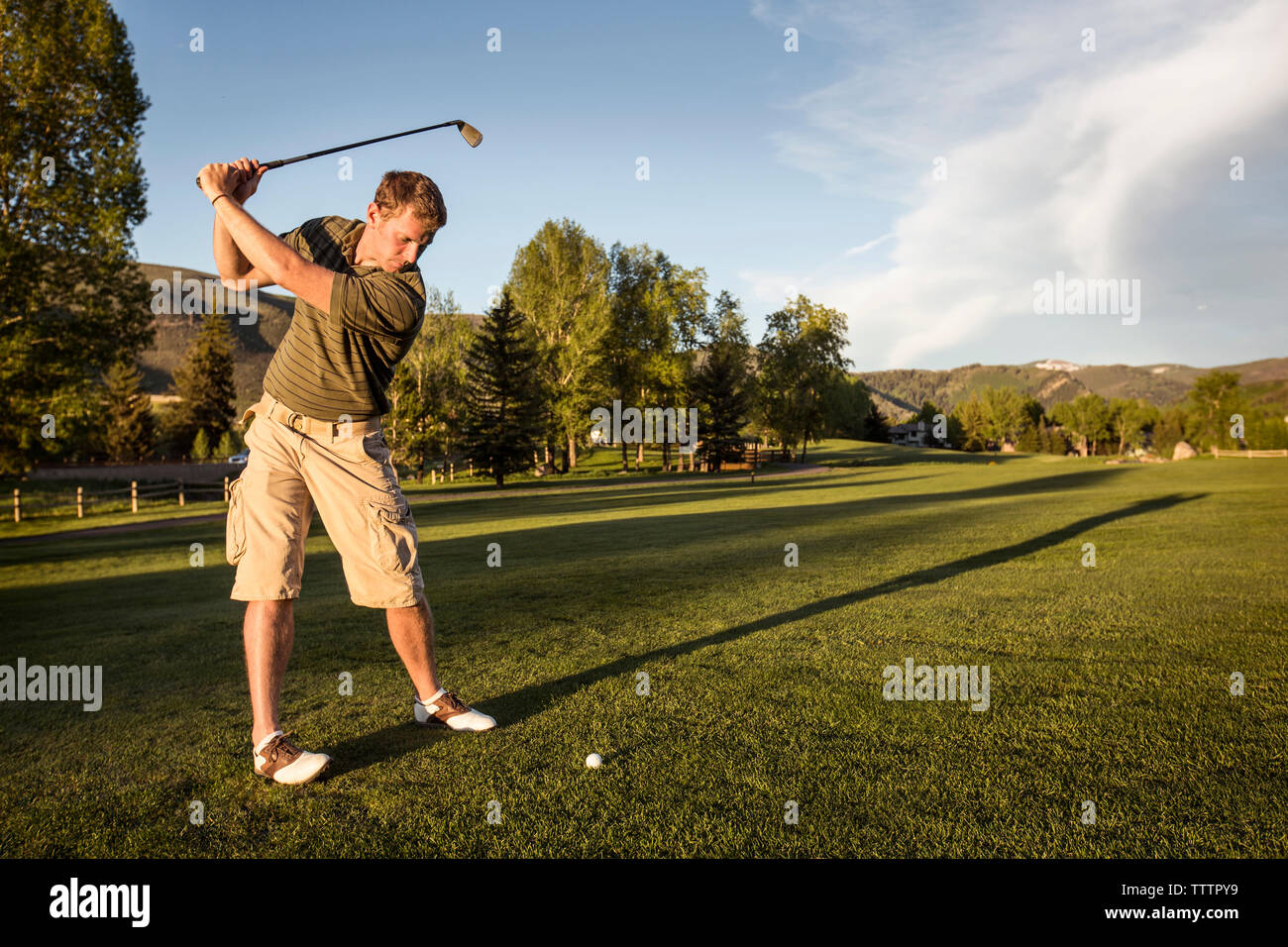 Professional golfer holding ball hi-res stock photography and images ...