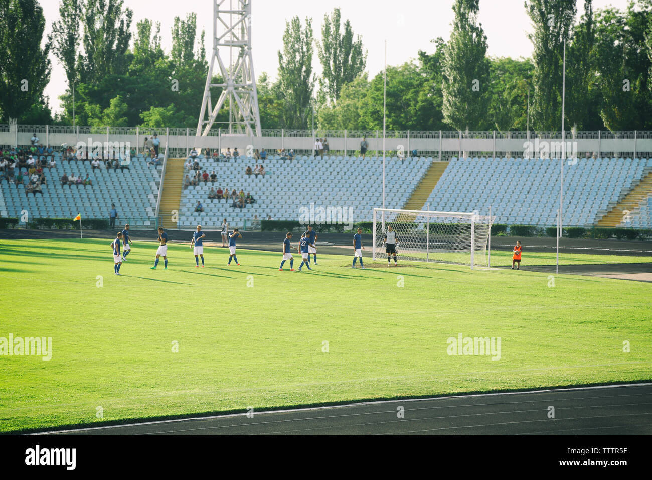 Football match in sunny hi-res stock photography and images - Alamy