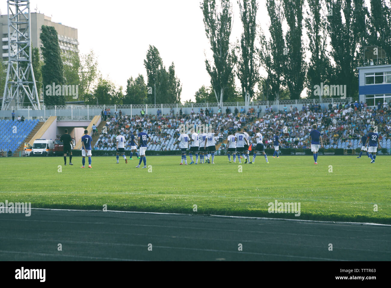 Football match in sunny hi-res stock photography and images - Alamy