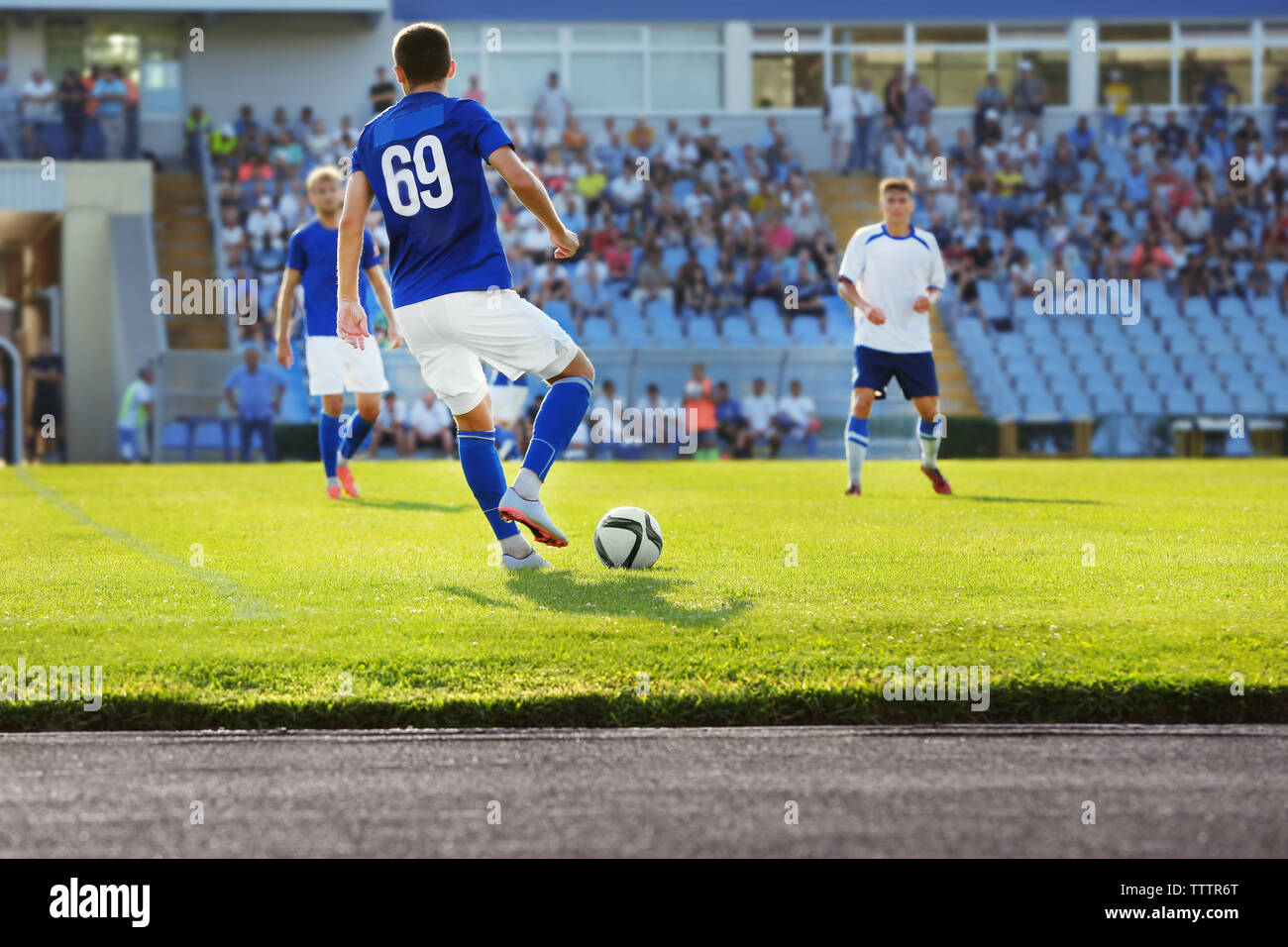 Football match in sunny hi-res stock photography and images - Alamy