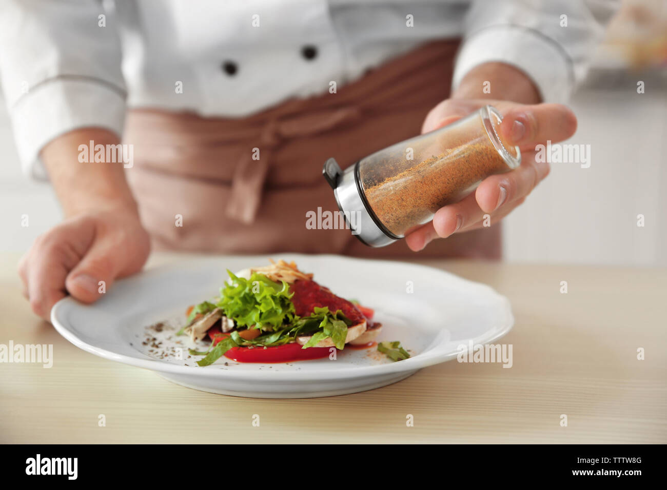 Adding pepper hi-res stock photography and images - Alamy
