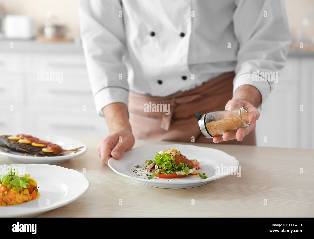 Adding pepper hi-res stock photography and images - Alamy