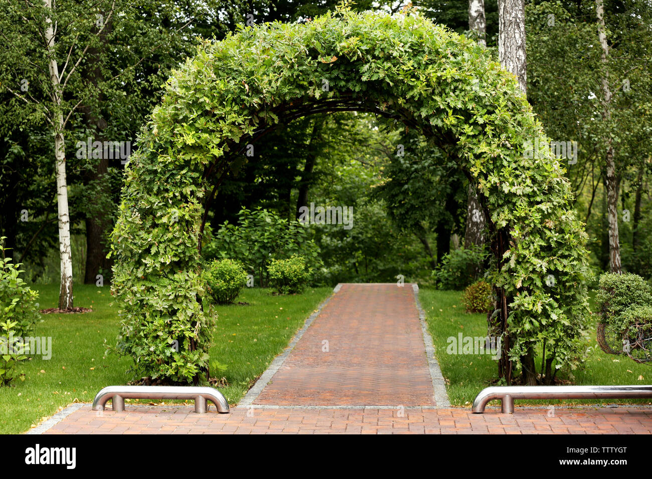 Arched entrance park green hi-res stock photography and images - Alamy