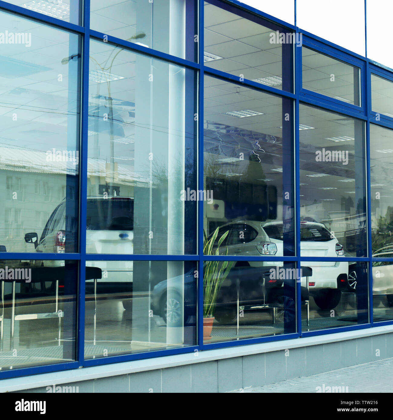 Auto dealership building Stock Photo - Alamy