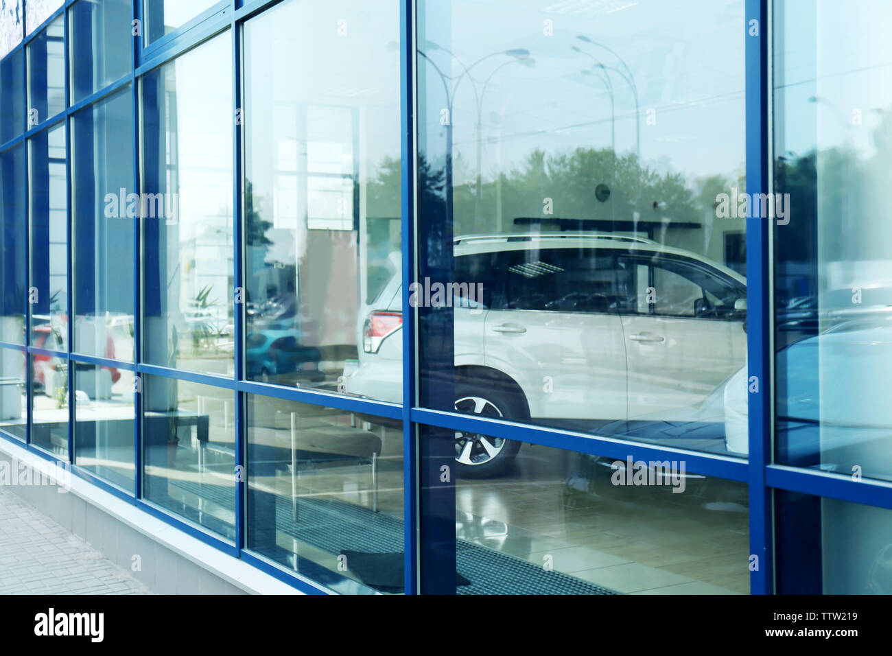 Auto dealership building hi-res stock photography and images - Alamy
