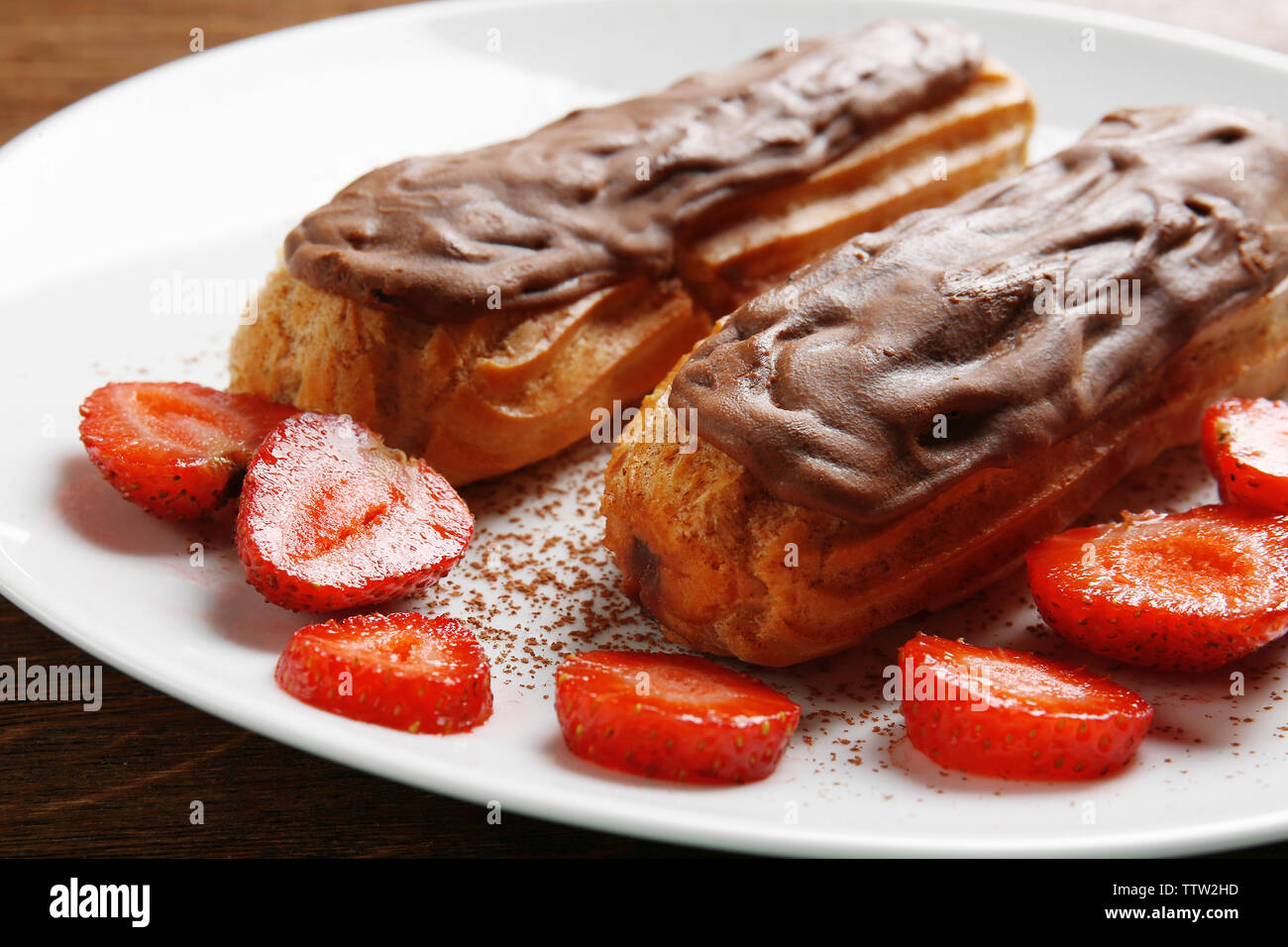 Strawberry eclairs hi-res stock photography and images - Alamy