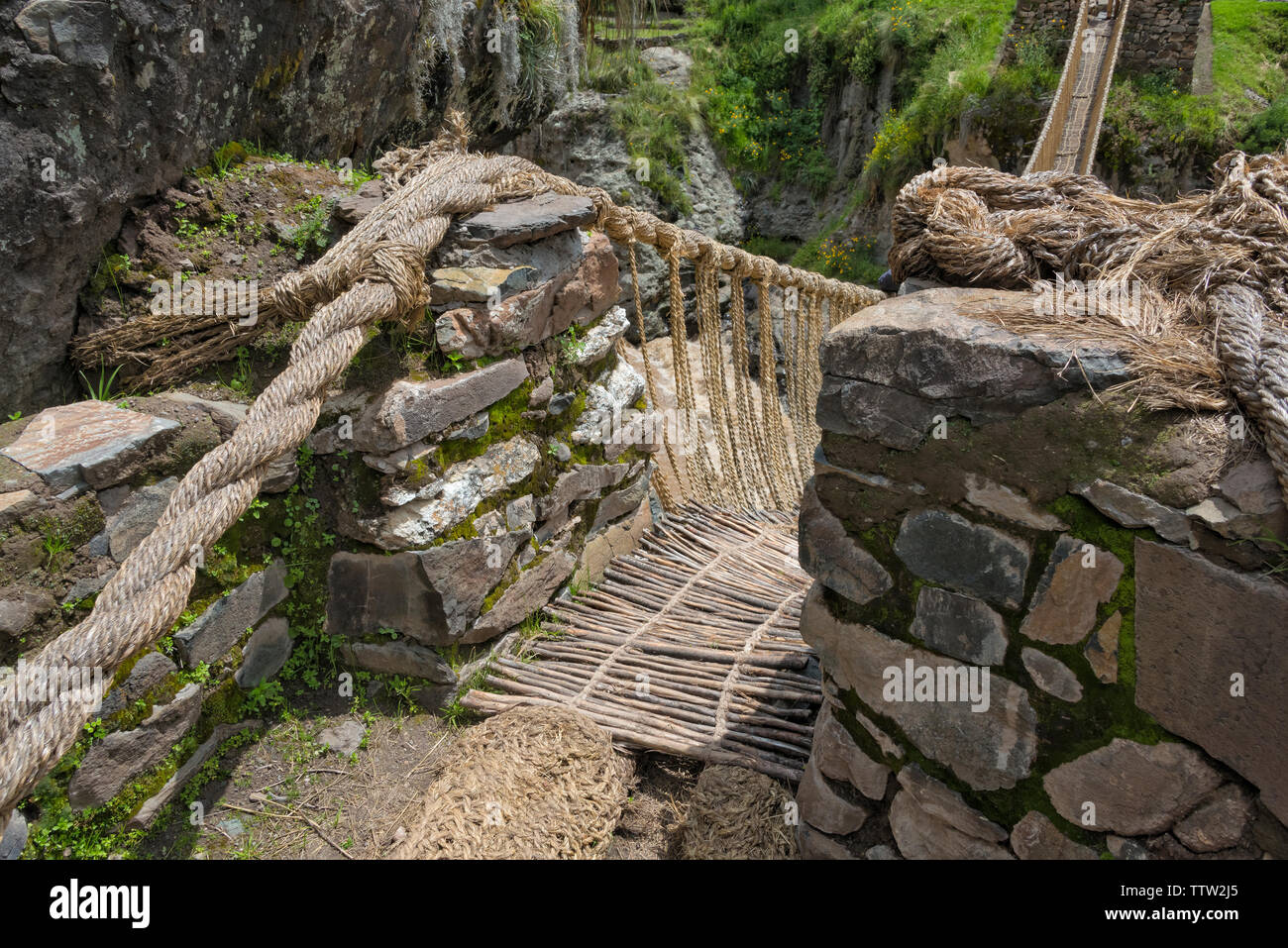 Rope bridge hi-res stock photography and images - Alamy
