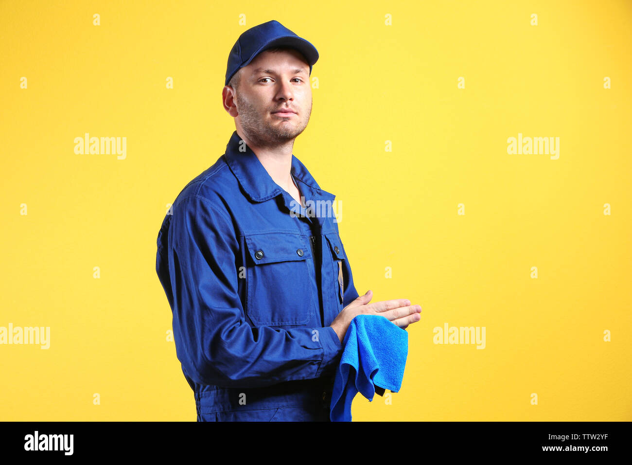 Man with yellow coverall hi-res stock photography and images - Alamy