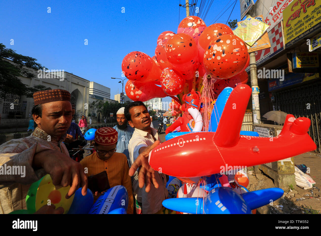 People festival balloons hi-res stock photography and images - Alamy