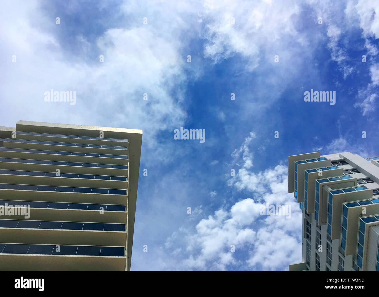White and blue buildings hi-res stock photography and images - Alamy