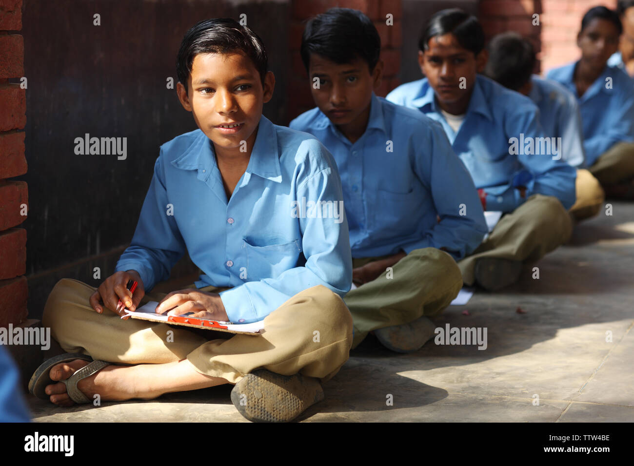 Students sitting in a row in a classroom Stock Photo - Alamy