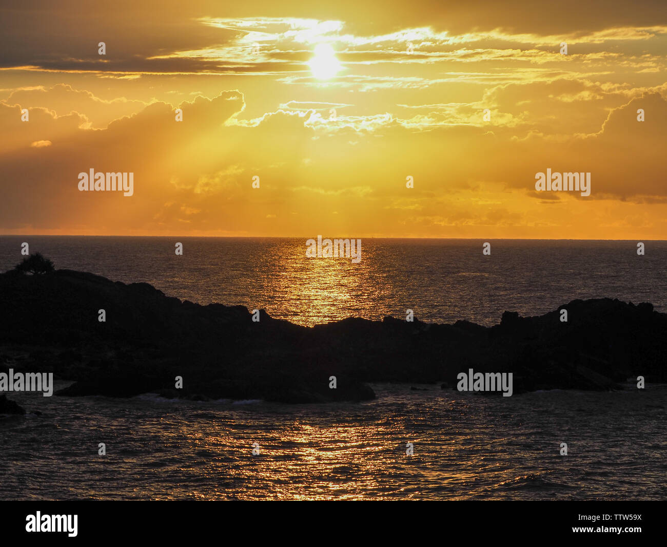 Golden Sawtell sunrise, with horizon dividing ocean and sky, yellow ...