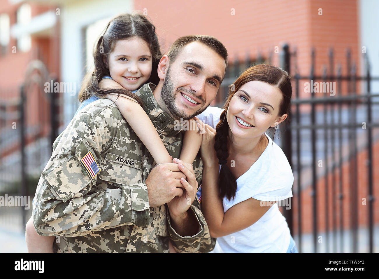 US army soldier with family on street Stock Photo - Alamy