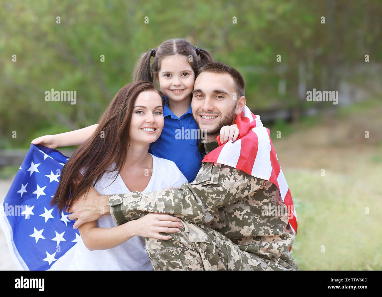 US army soldier with family and USA flag in park Stock Photo - Alamy