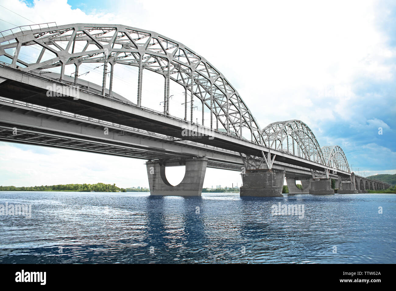 Bridge steel supports pattern hi-res stock photography and images - Alamy