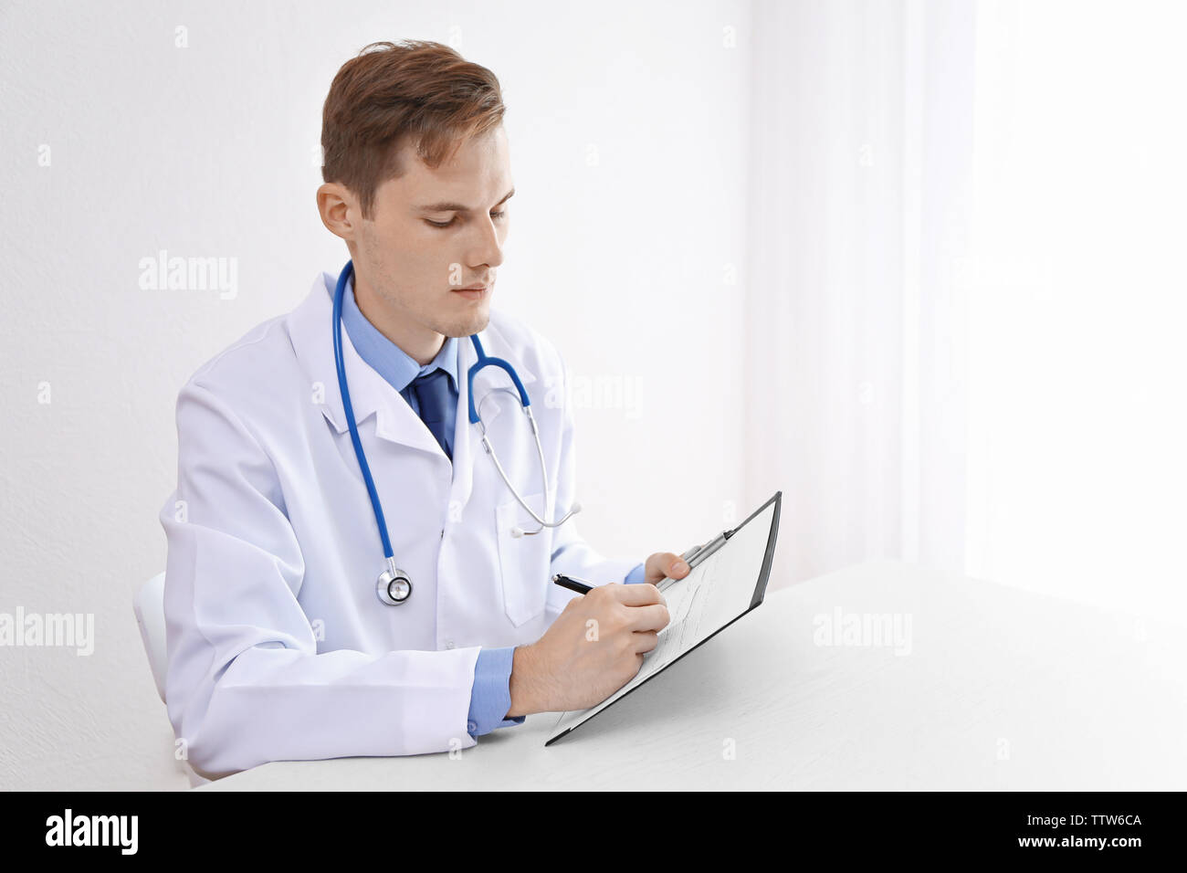 Blood pressure hospital notes hi-res stock photography and images - Alamy