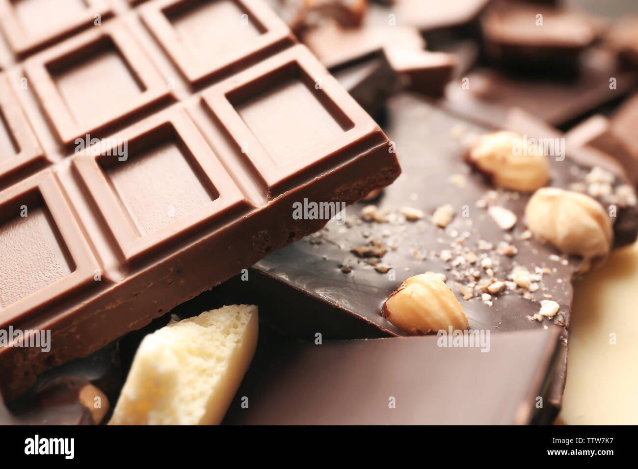 Heap of broken chocolate pieces, close up Stock Photo - Alamy