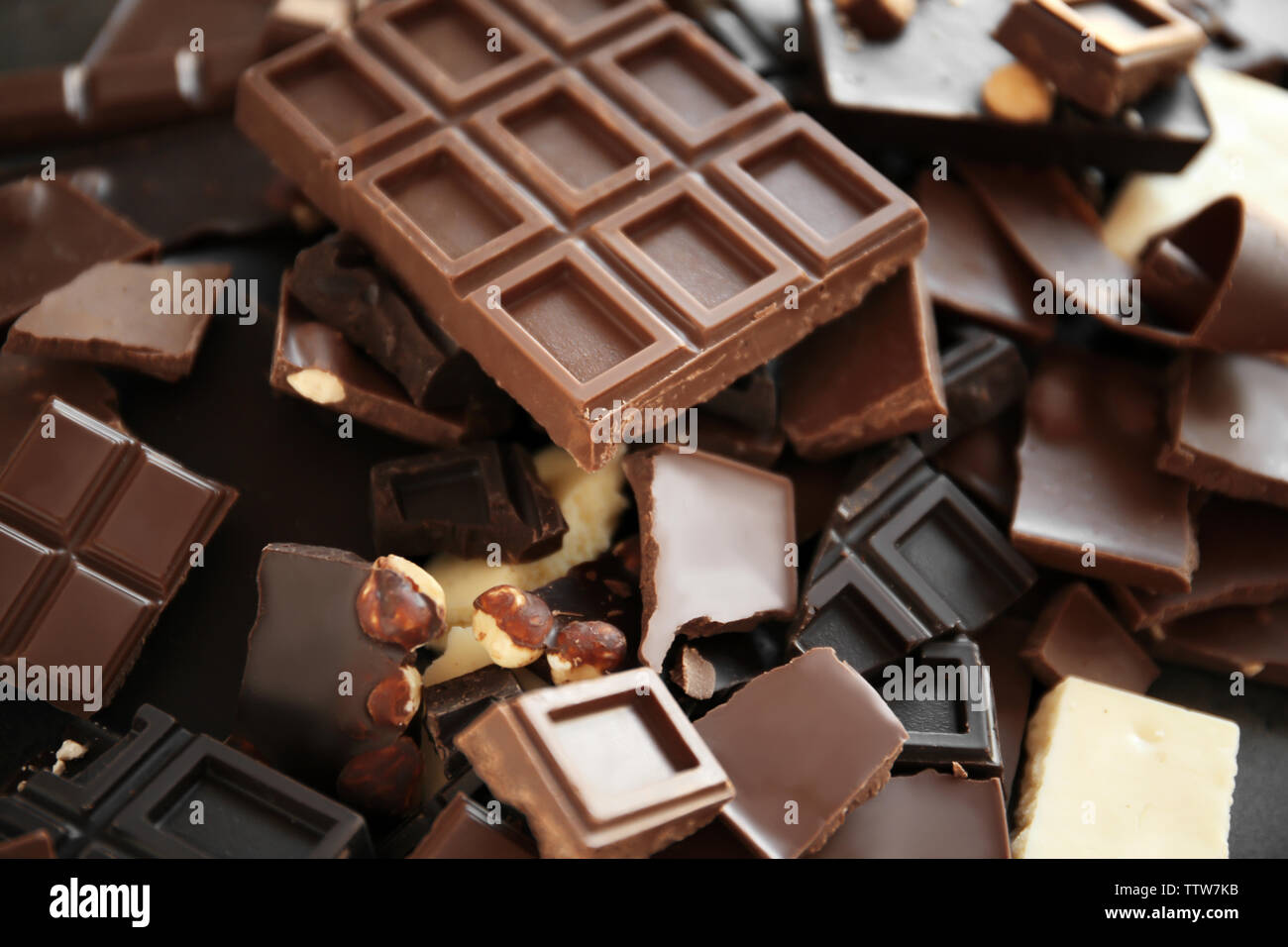 Heap of broken chocolate pieces, close up Stock Photo - Alamy