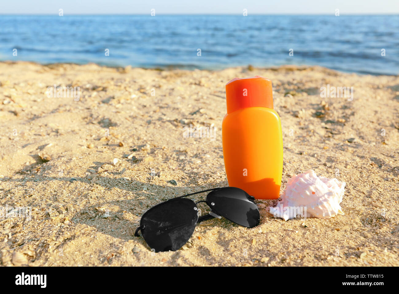 Shell sunglasses on sunbathing hi-res stock photography and images - Alamy