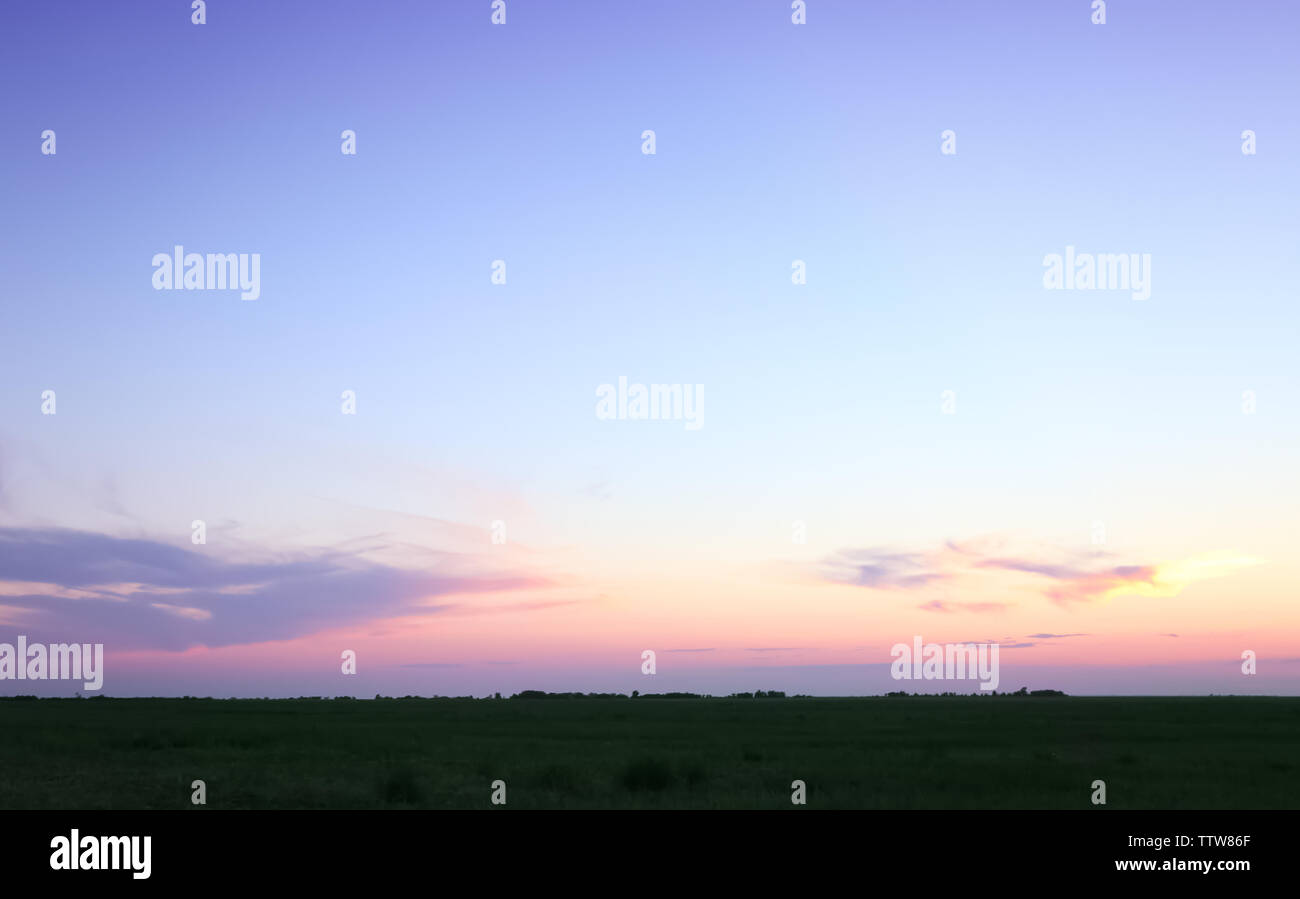 Beautiful sunset in wheat hi-res stock photography and images - Alamy