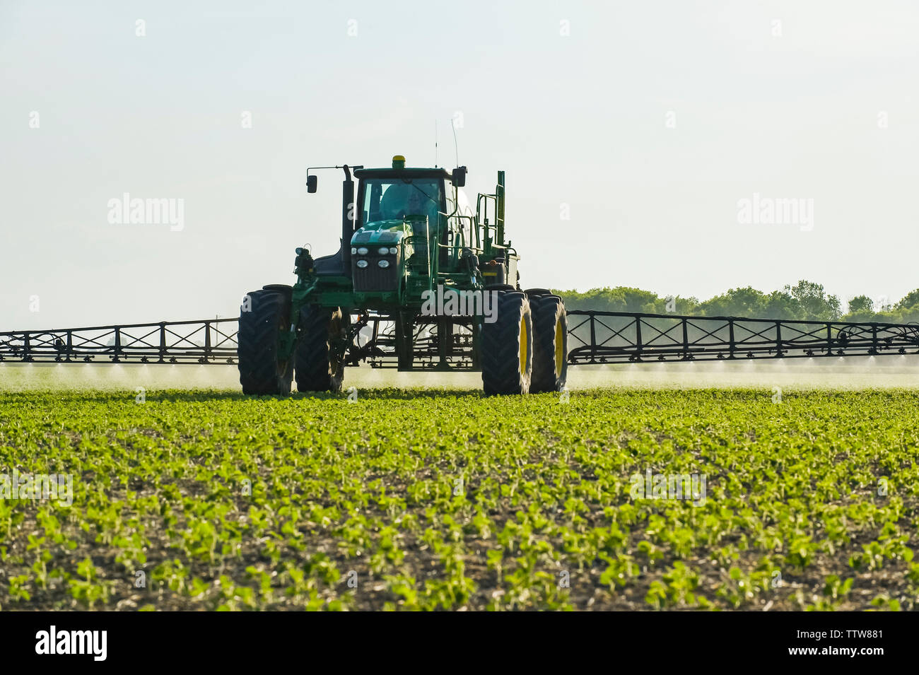 Farmer spraying herbicide hi-res stock photography and images - Alamy