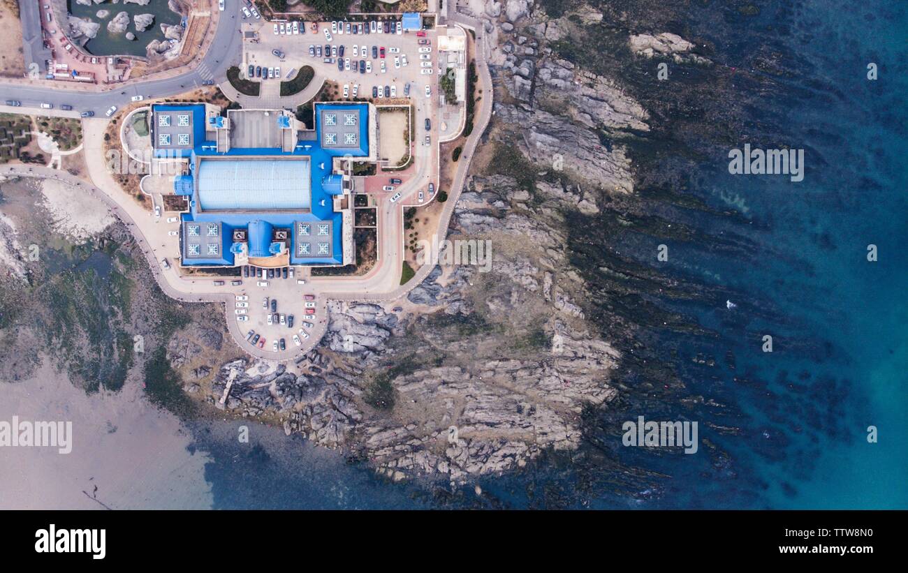 Black rock reef hi-res stock photography and images - Alamy