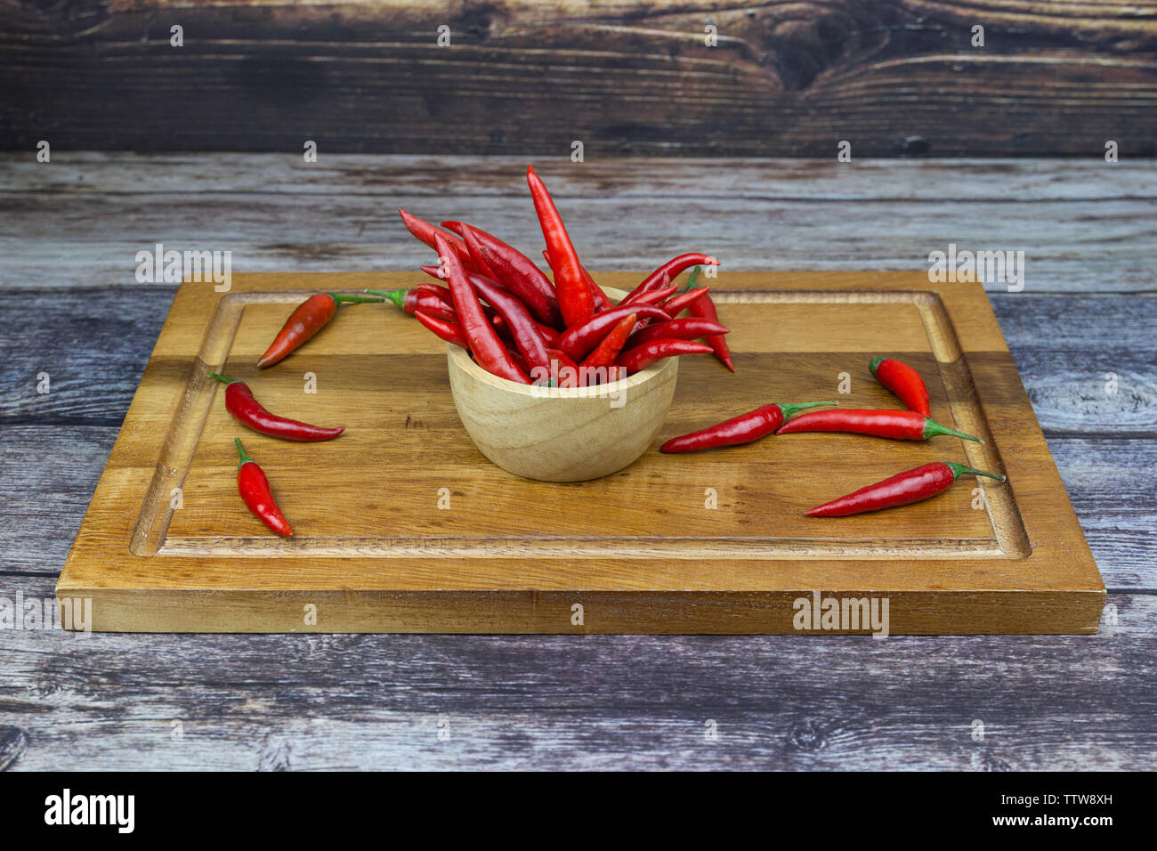Chili - The pepper plants to the nature of the sphere of the long ...