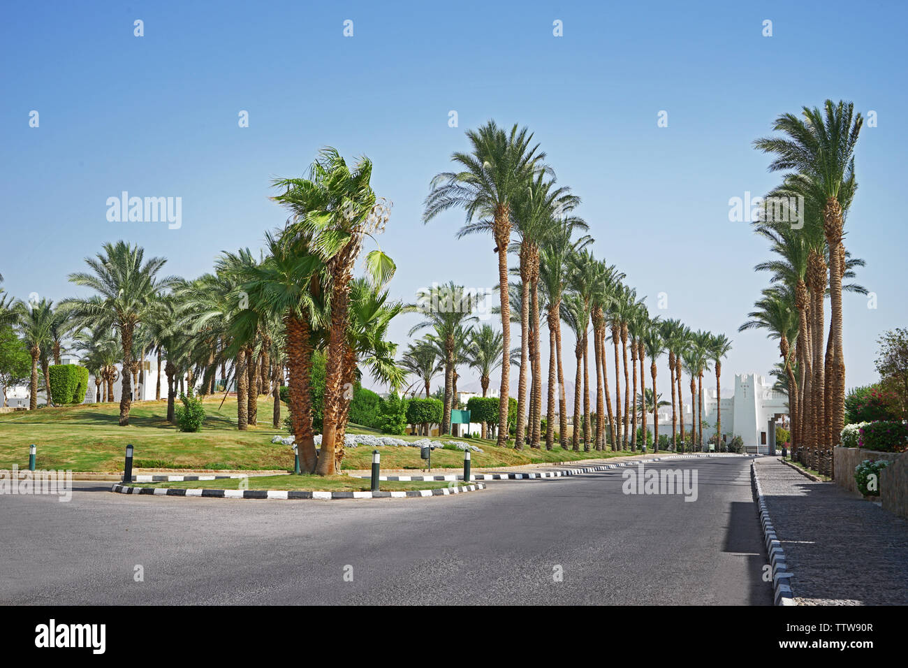Road in the beautiful resort town Stock Photo - Alamy