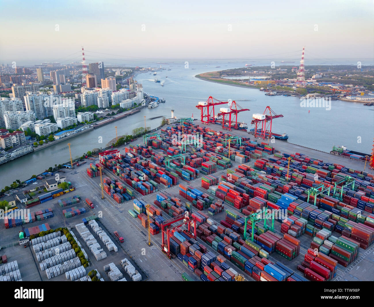Citys human ship hi-res stock photography and images - Alamy